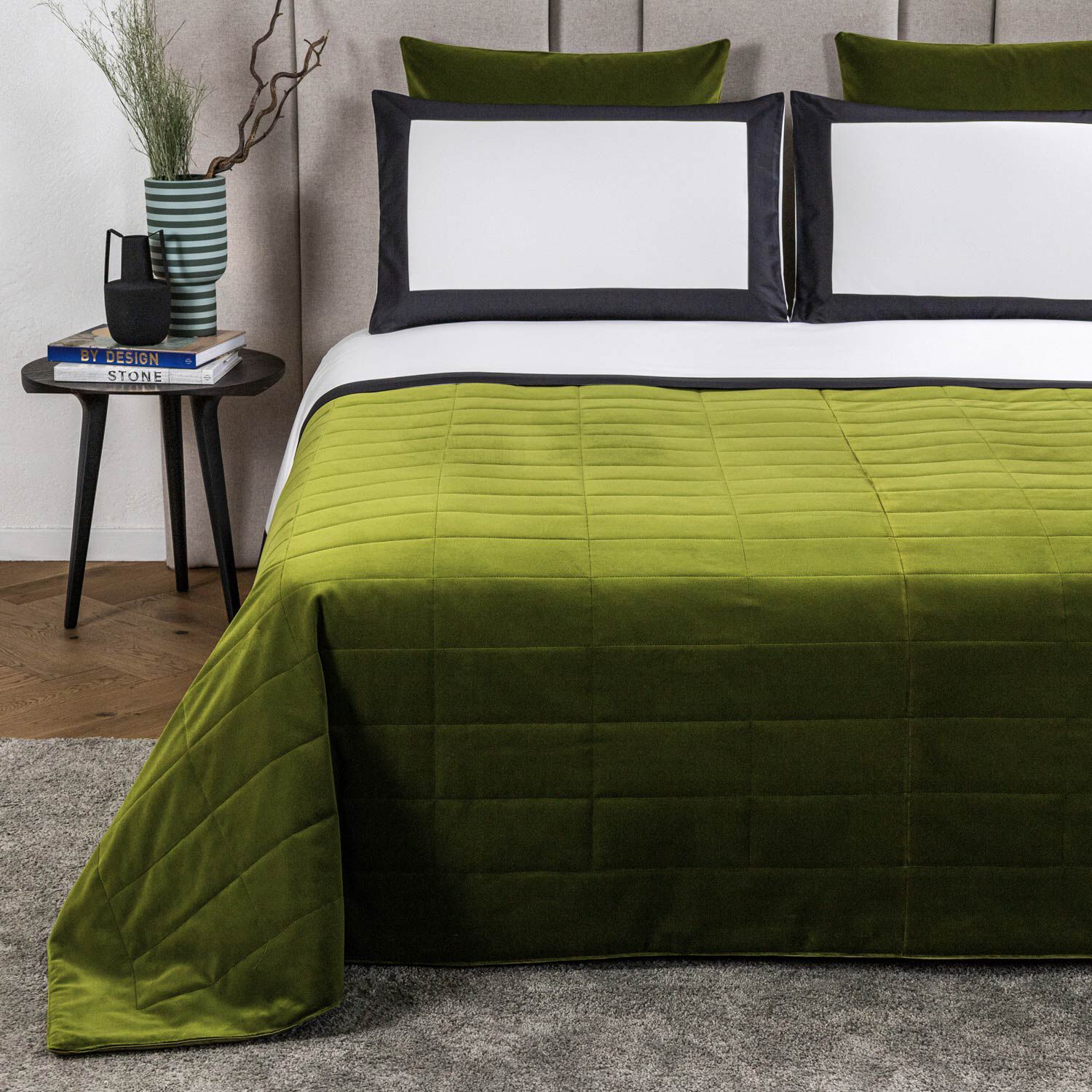 Luxury Velvet Light Quilt | Frette