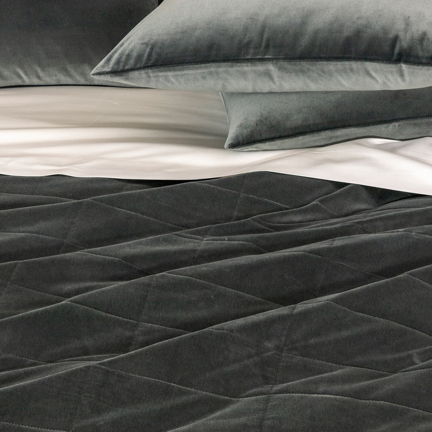 Luxury Cashmere Velvet Decorative Pillow | Frette