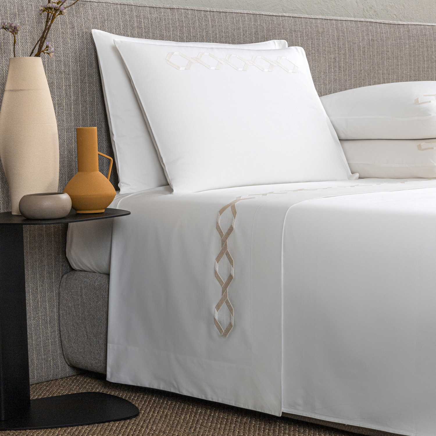 Continuity Embroidered Sheet Set | Frette