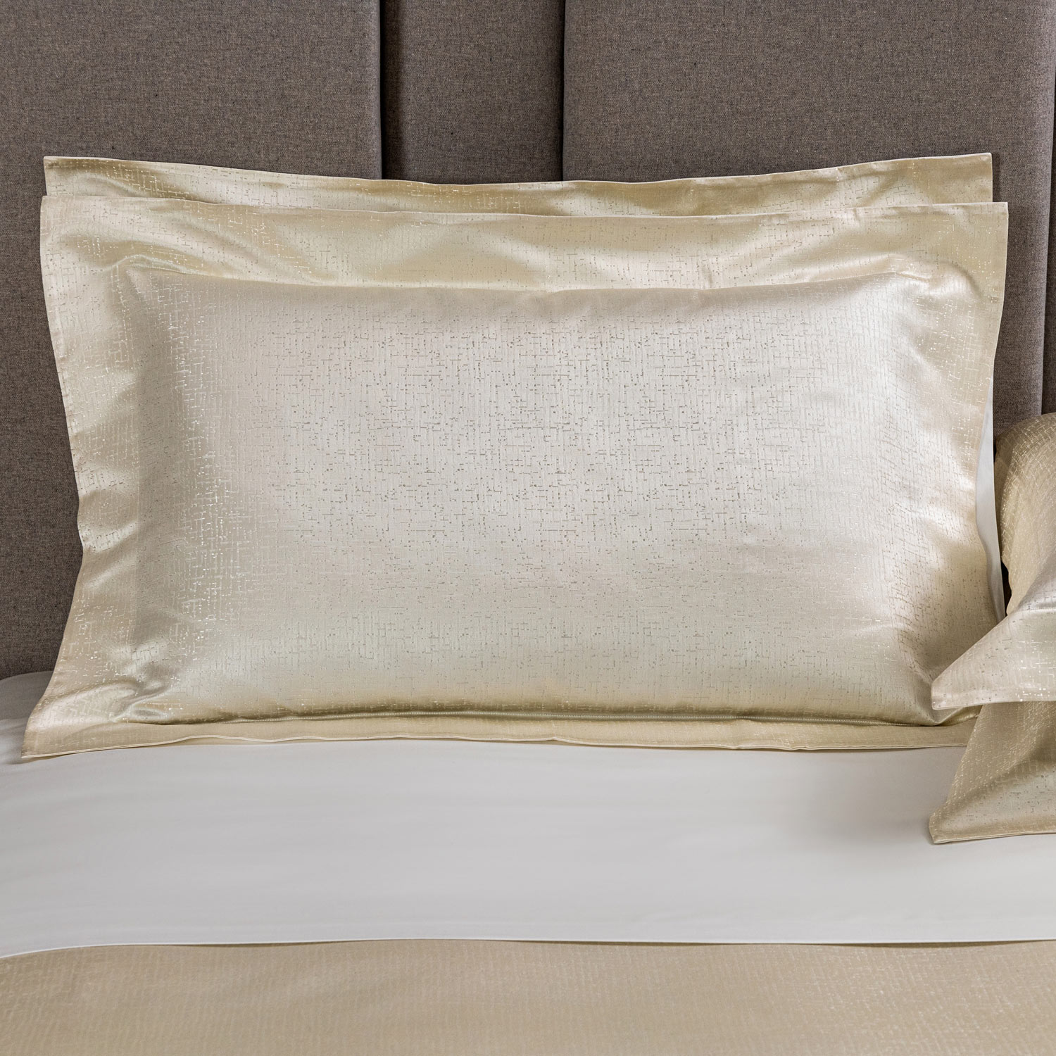 Luxury Glowing Weave Sham | Frette